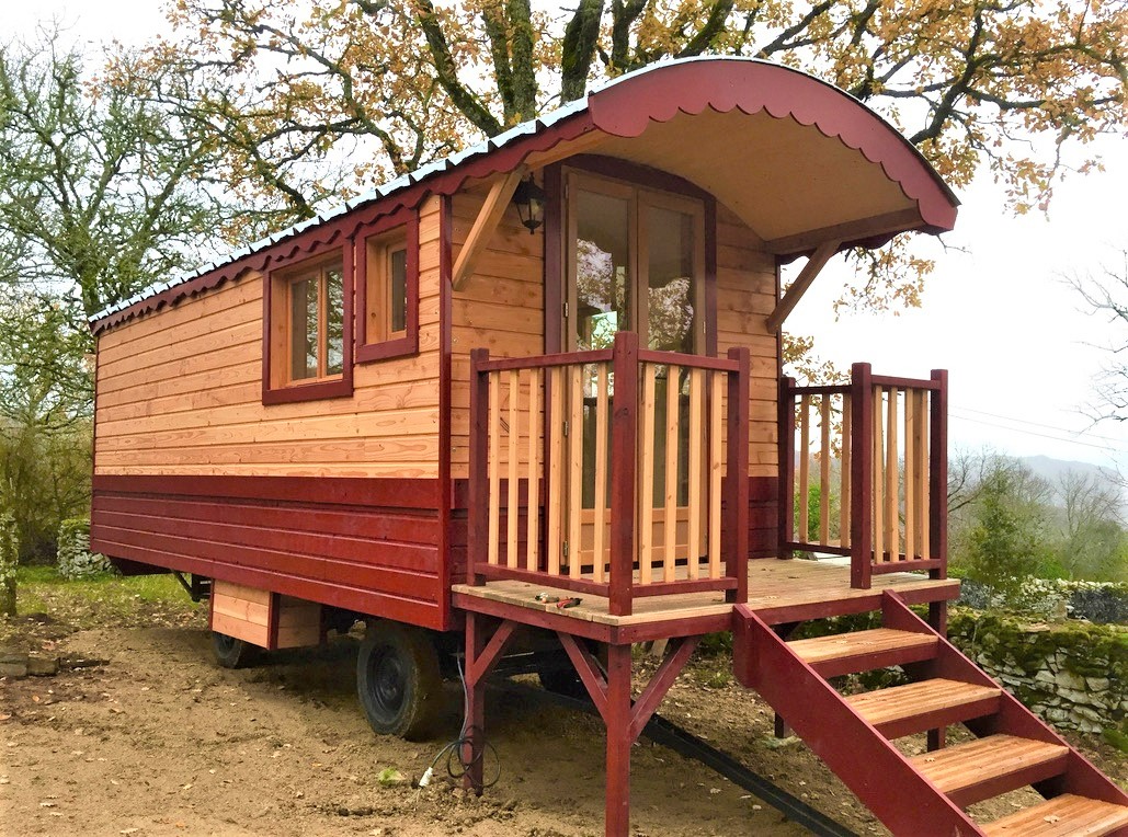 Une magnifique roulotte, entièrement réalisée sur-mesure, aux couleurs ...