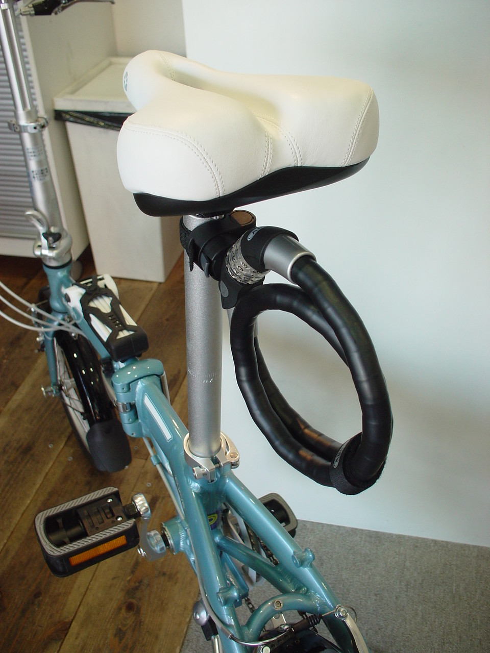 DAHON Curve D7 - movebicycles.net
