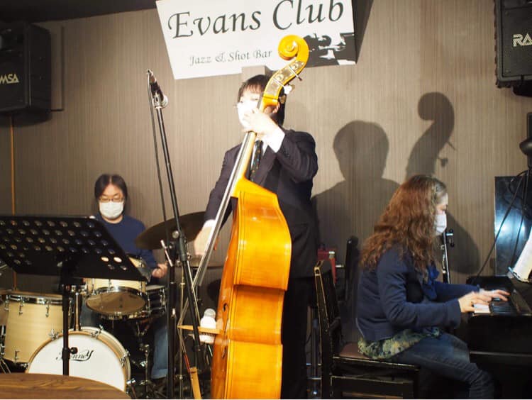 Photo Gallery - Evans Club