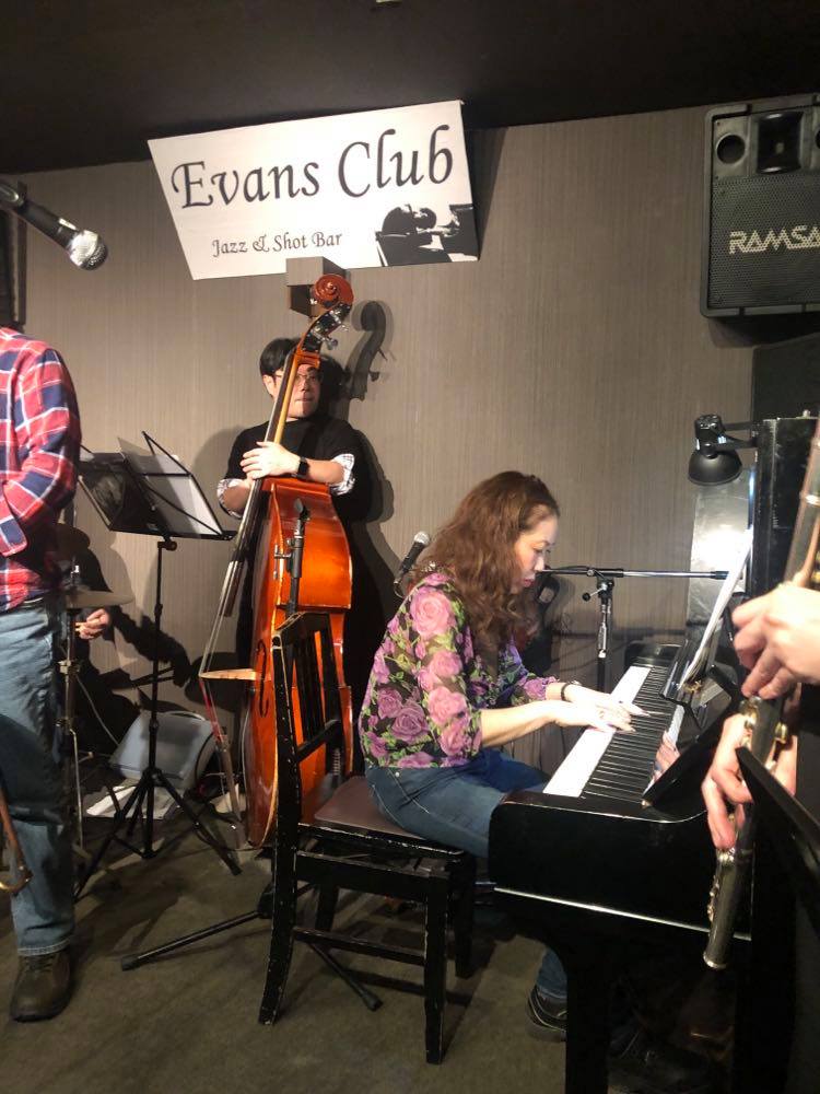 Photo Gallery - Evans Club