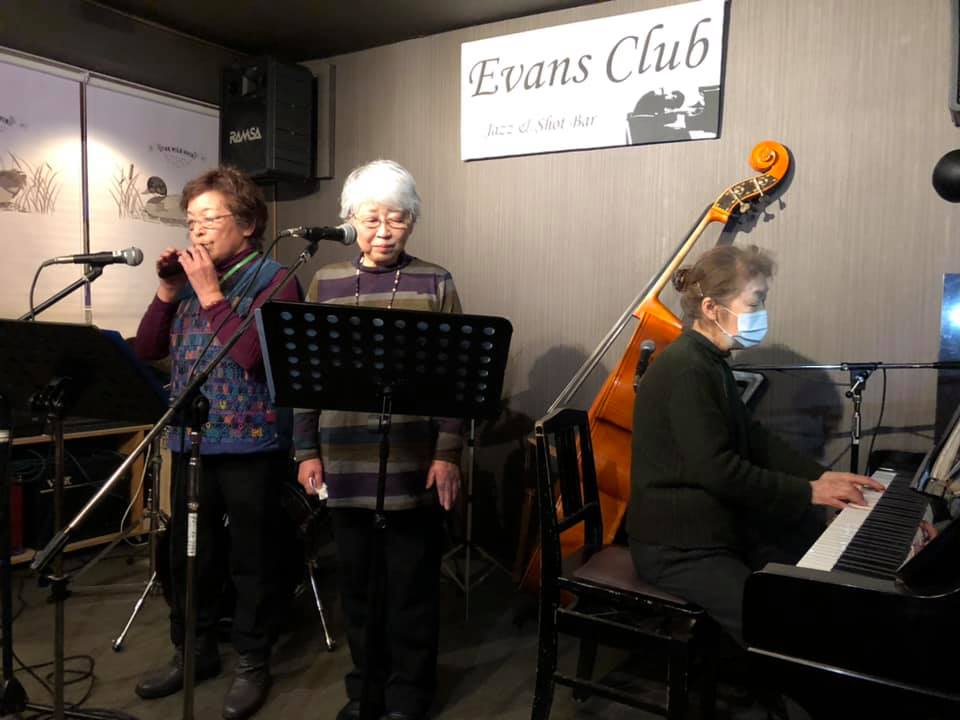Photo Gallery - Evans Club