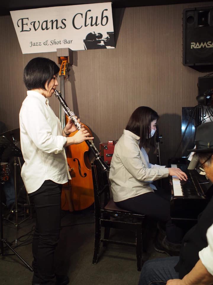 Photo Gallery - Evans Club