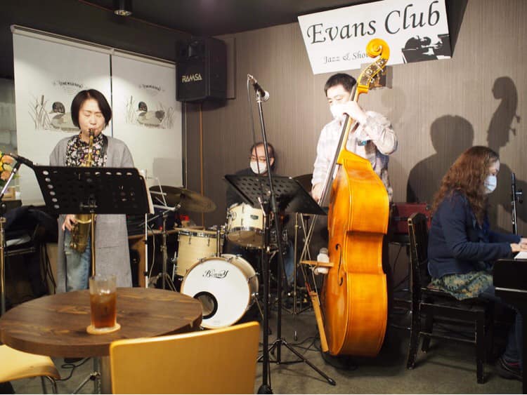 Photo Gallery - Evans Club