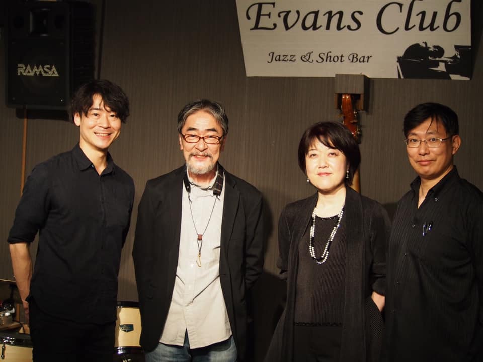 Photo Gallery - Evans Club
