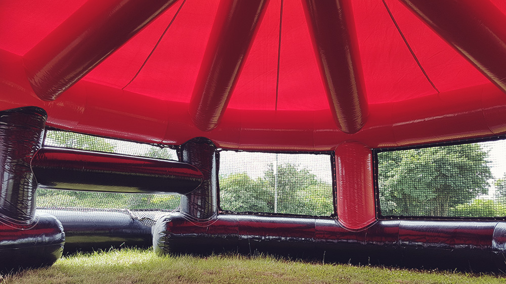 Fußball Arena | Panna-Court | Soccer Dome günstig mieten - 1000 ...