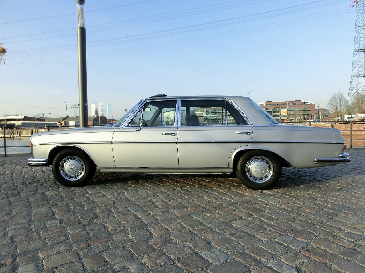 Mercedes Benz 300SEL - W109
