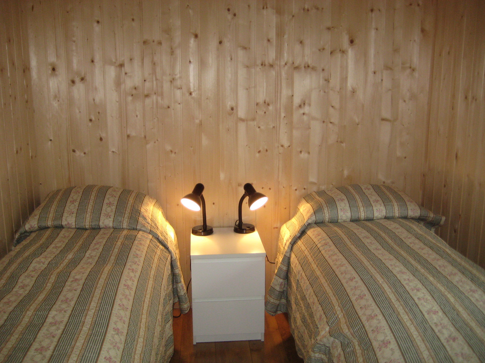 Gisting í smáhýsi eða sumarhúsi - gesthus