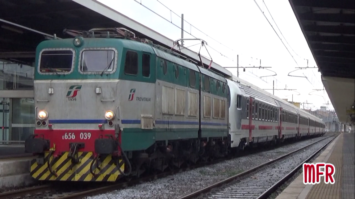 FS E656 039 CAIMANO in testa agli INTERCITY SUN MILANO - LIVORNO e vv ...