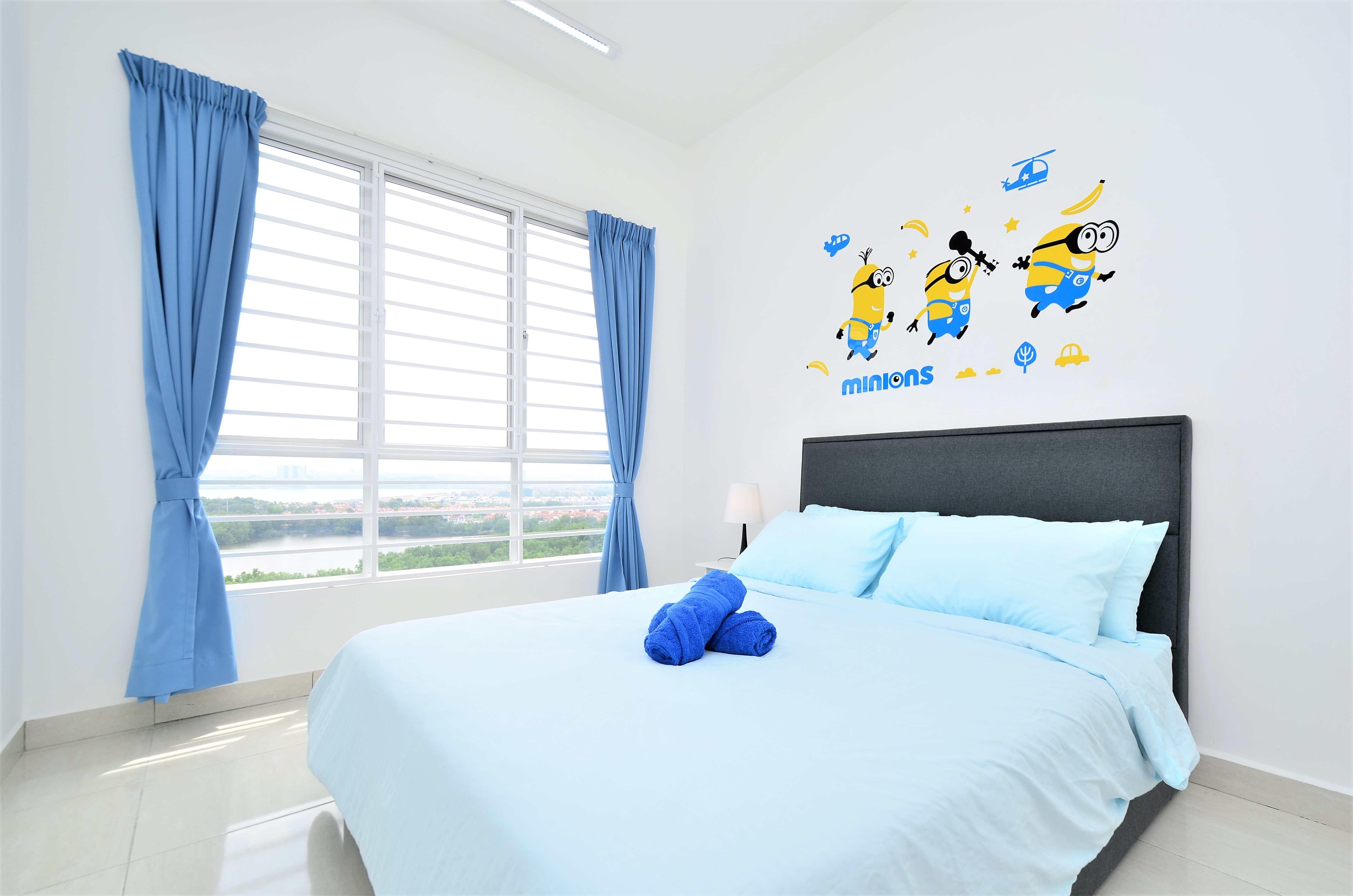 thE mINIONS hOMESTAY - ynqambition