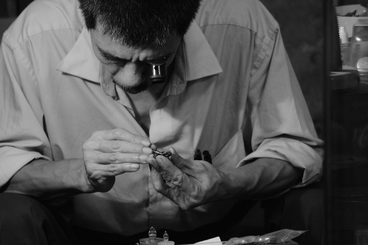 UHRENSERVICE BEI JANARI - Janari