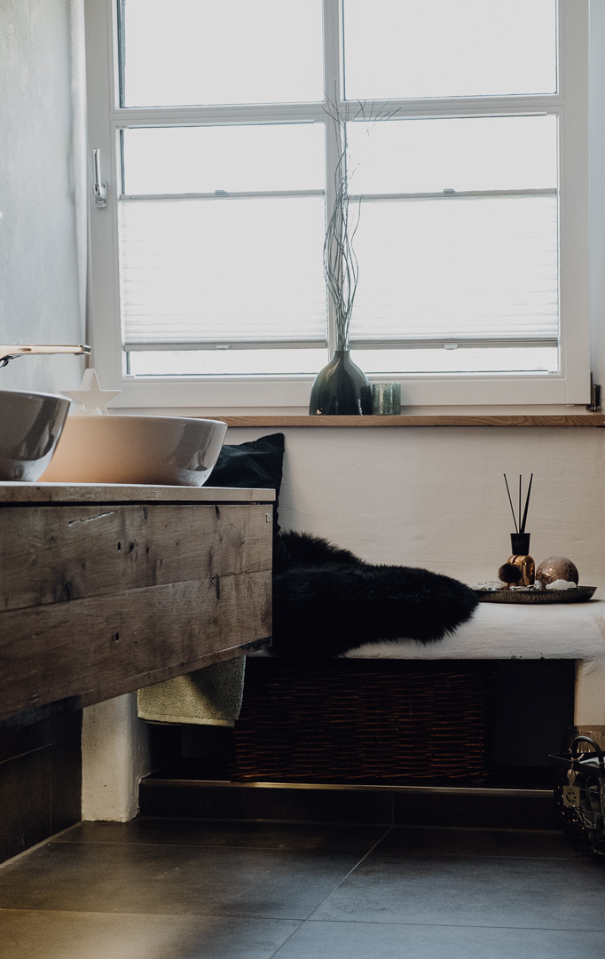 Design Waschtisch auf Maß mit Schubladen und für Aufsatzwaschbecken in ...