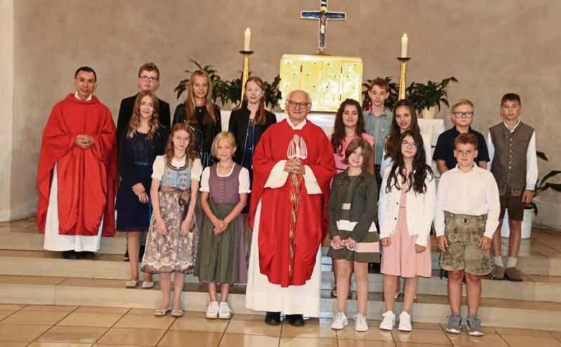 Junge Christen aus der Pfarrei Ast empfangen die Firmung - Kath. Pfarrei Ast Waldmünchen "Mariä ...