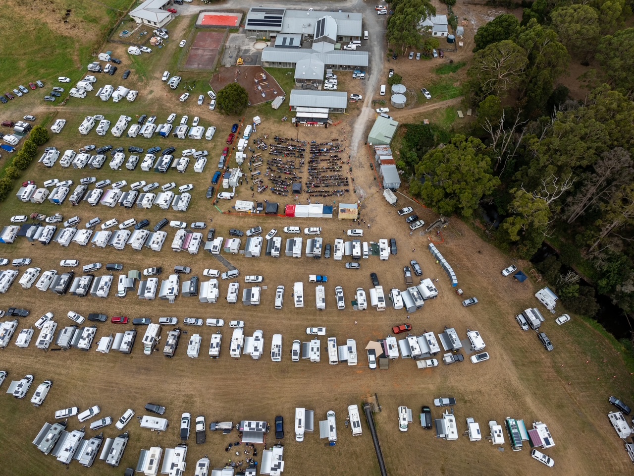 Shuttle Buses - Website of the Devil Country Muster
