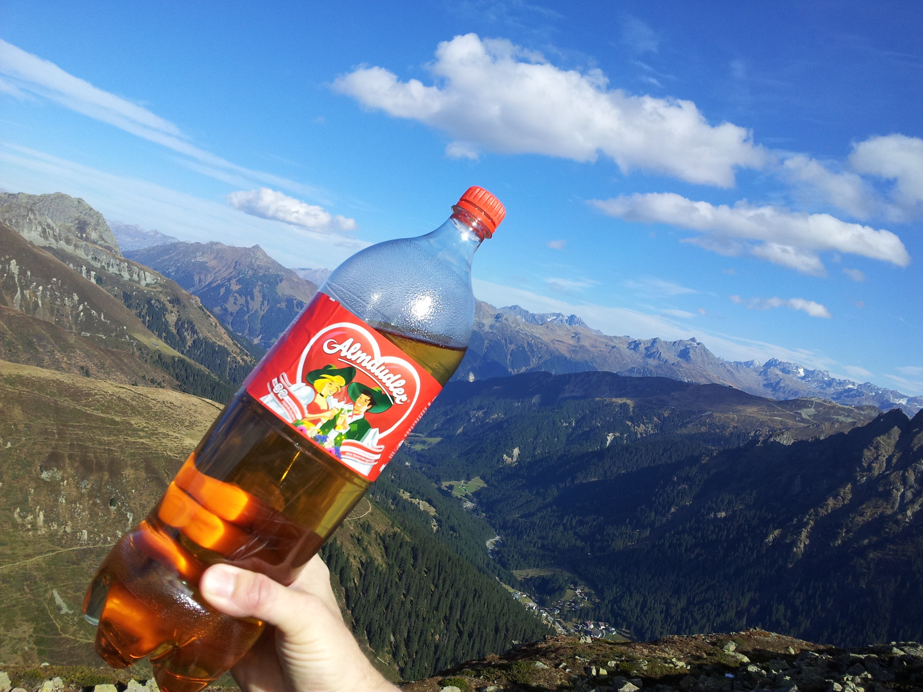 I de Bärge dudlet au üses Härz drom ziehds üs emmer weder id Höchi ...