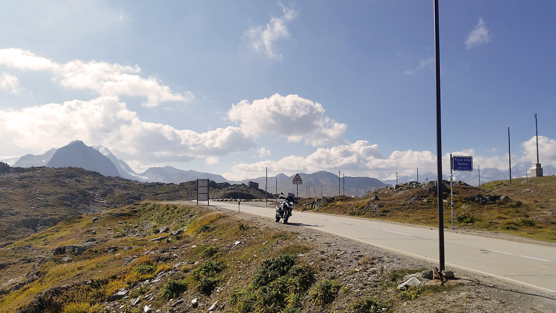 Nufenen-Pass mit dem Motorrad und Auto - Pässe.Info