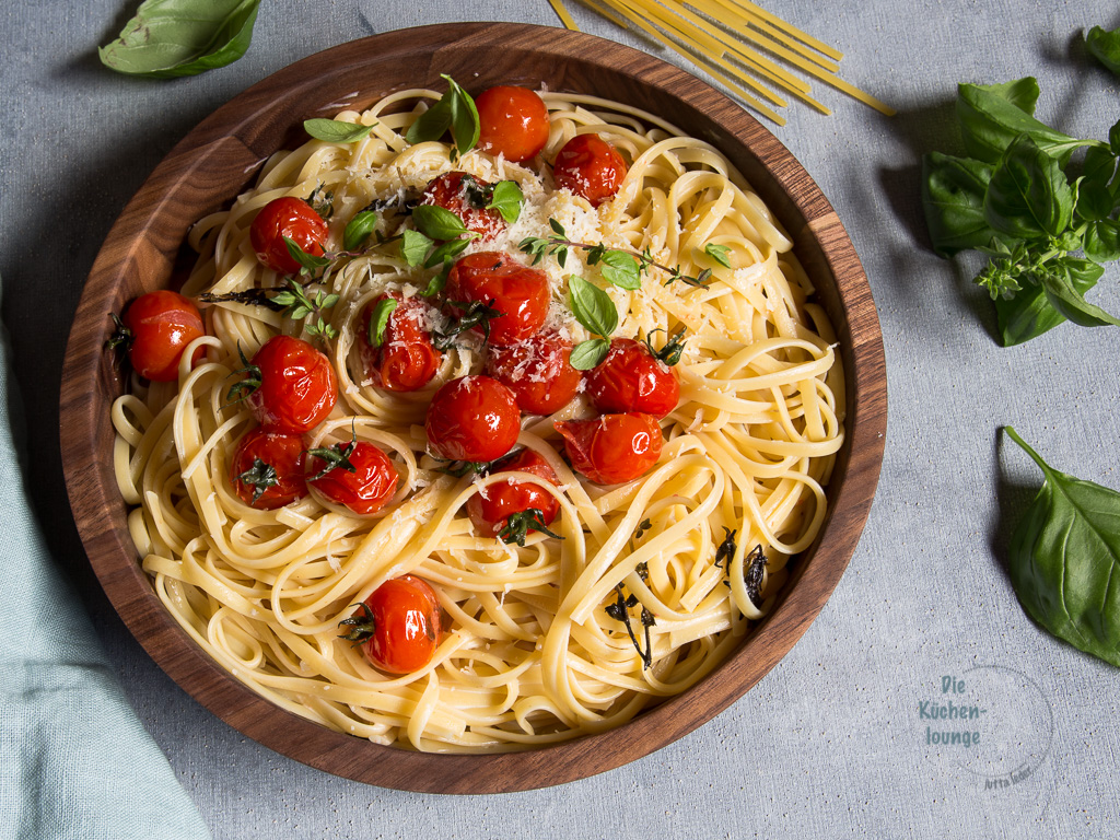Pasta Bavette mit beschwipsten Kirschtomaten - Die Küchenlounge