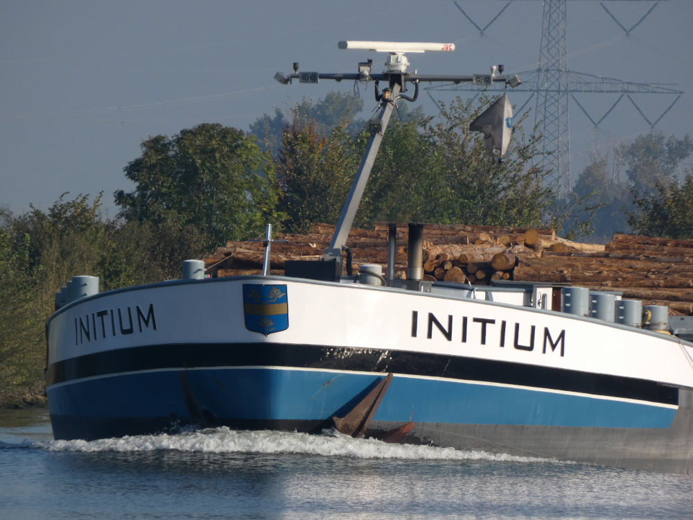 Motorvrachtschip Initium - Binnenvaart Fotografie - Foto en Video van schepen in de binnenvaart.