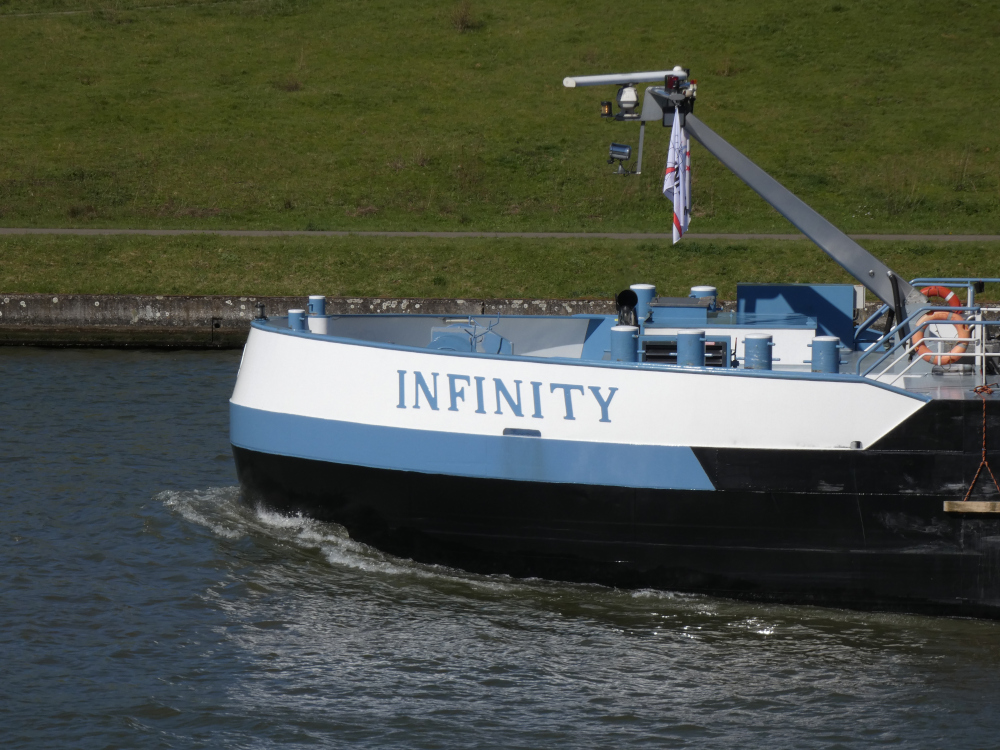 Motortankschip Infinity - Binnenvaart Fotografie - Foto en Video van ...