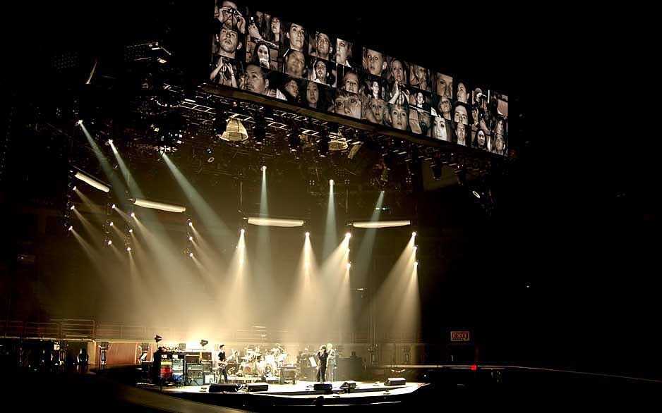 U2 - Vertigo Tour - D-view