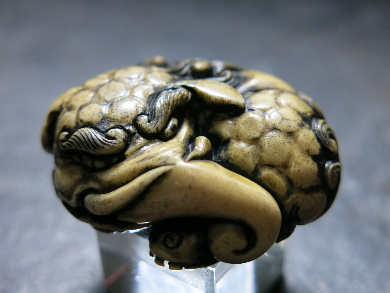Netsuke Gallery - Fumio Noguchi Carving