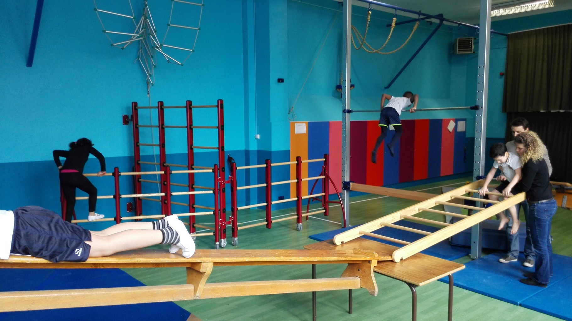 Le cours d'éducation physique : - Site officiel de l'école LES ...