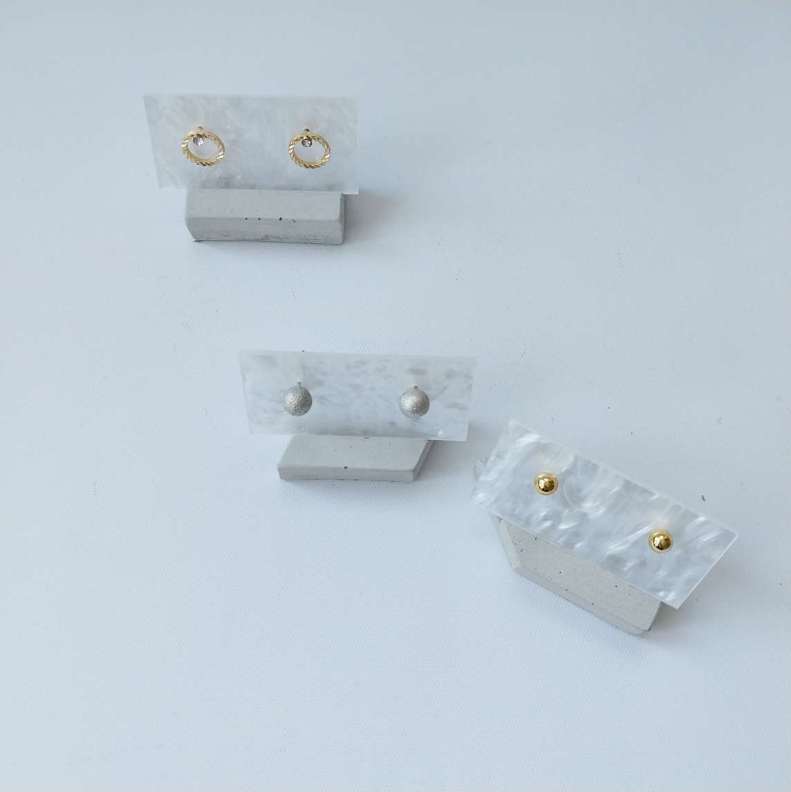 Concrete Pearl Display - PASiNGA concrete decor & jewellery displays