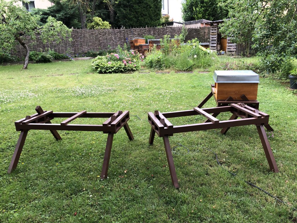 Hive Racks. - Heilbronner Gartenhonig