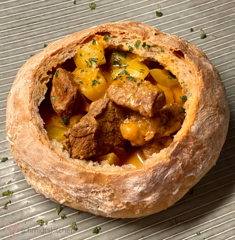 Gulaschsuppe im Brotlaib - schmidtskitchens Webseite!
