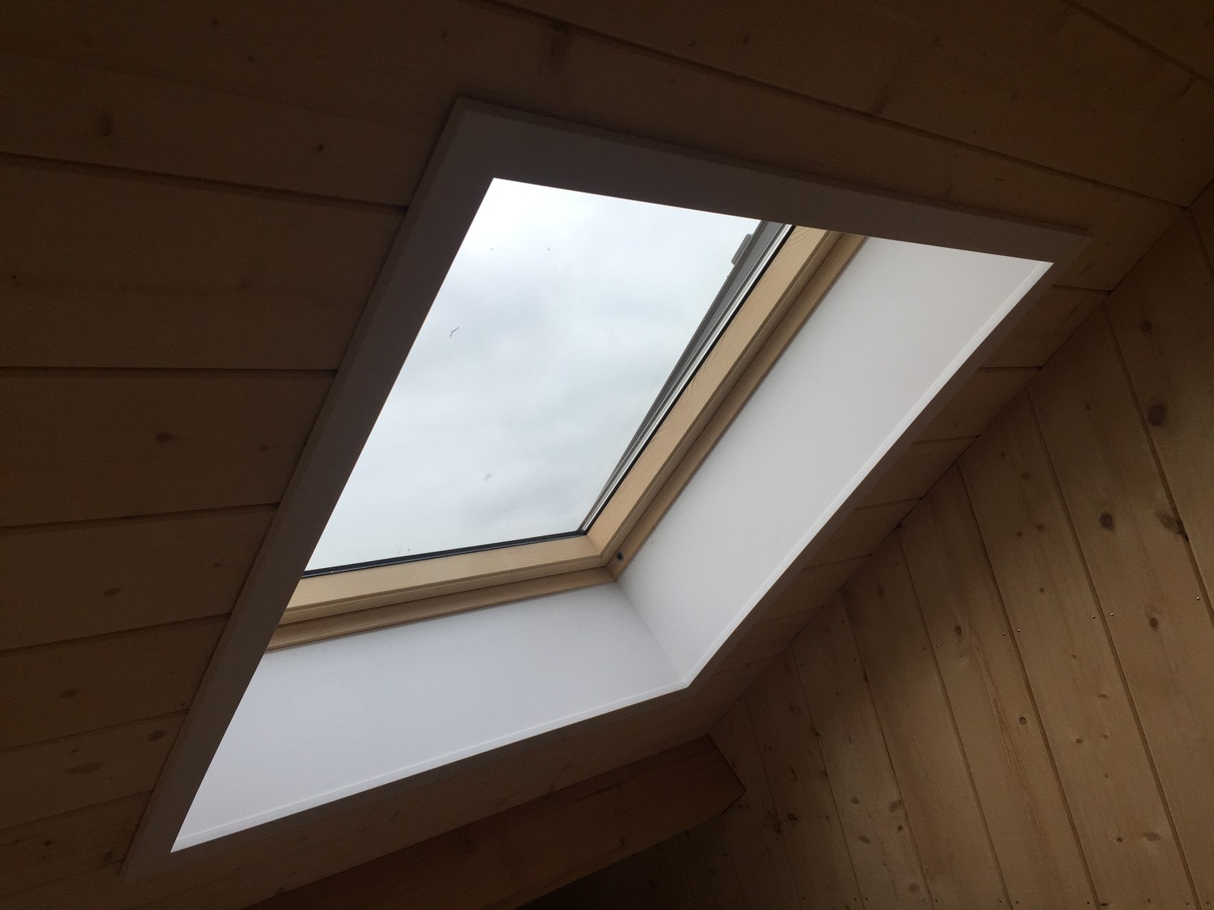 RÉALISATION ENTOURAGE INTÉRIEUR VELUX LSB BORDEAUX - Toitures 33 ...