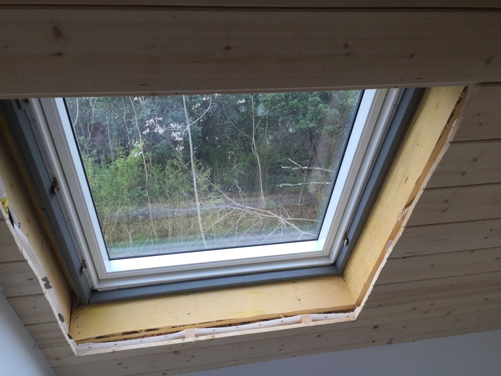 RÉALISATION ENTOURAGE INTÉRIEUR VELUX LSB BORDEAUX - Toitures 33 ...