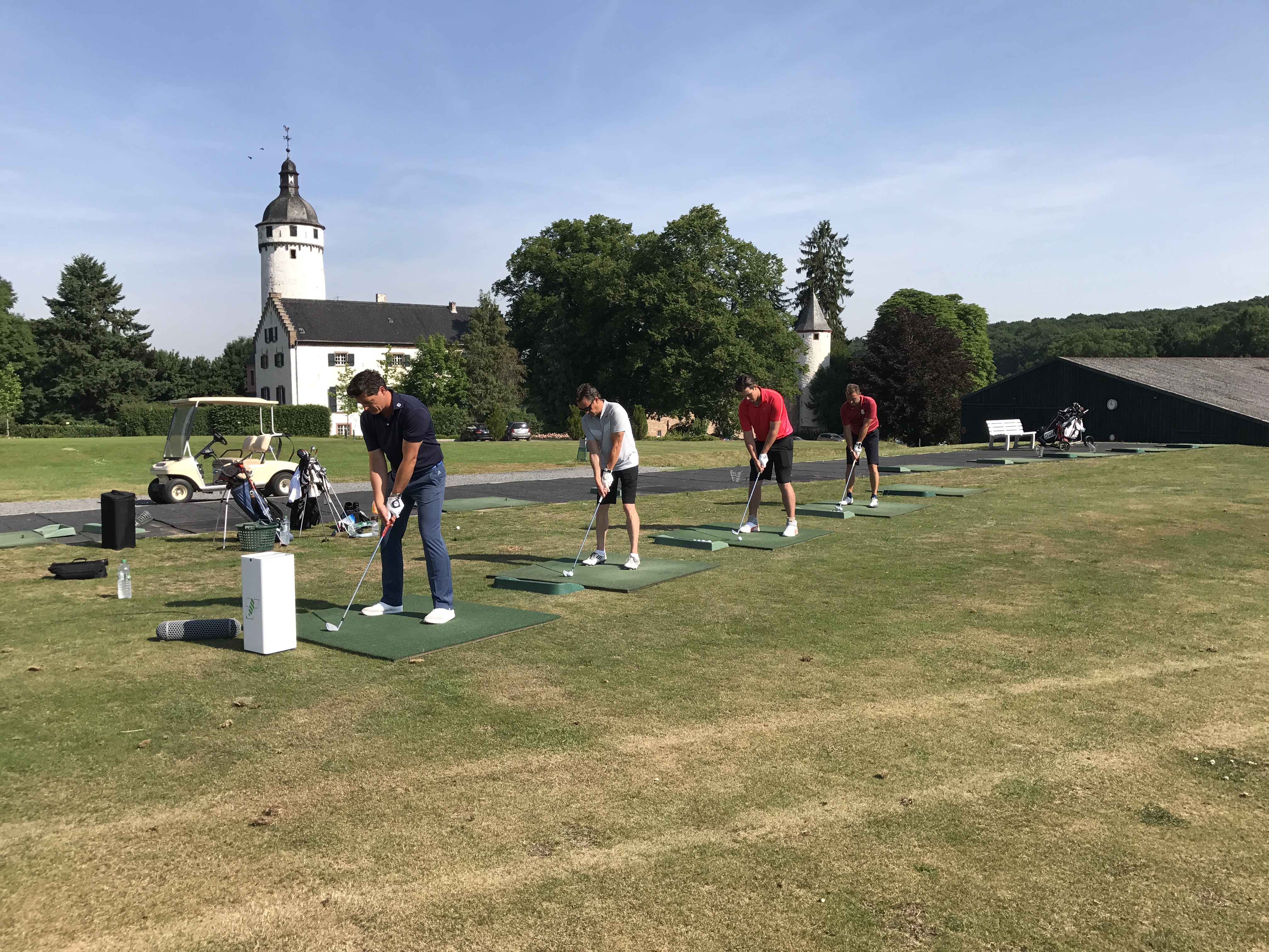 T-up® The automatic tee-up golf training machine - The automatic tee up ...