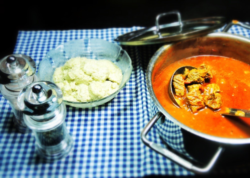 Rindsgulasch mit Nockerl - Paleo Rezepte