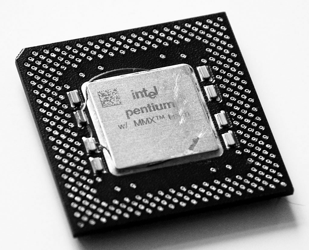 Intel Pentium MMX - CPU MUSEUM - MUSEUM OF MICROPROCESSORS & DIE ...