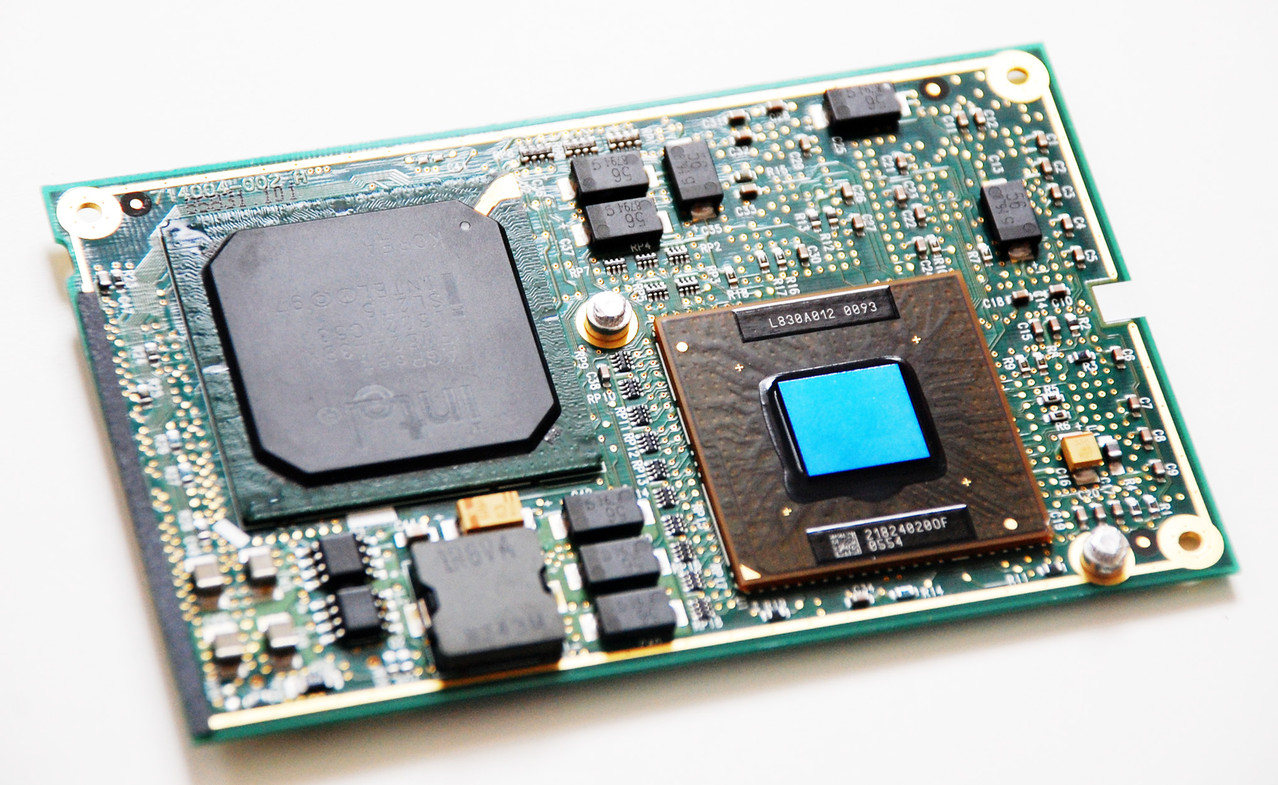 Intel Pentium II (P6) - CPU MUSEUM - MUSEUM OF MICROPROCESSORS & DIE ...