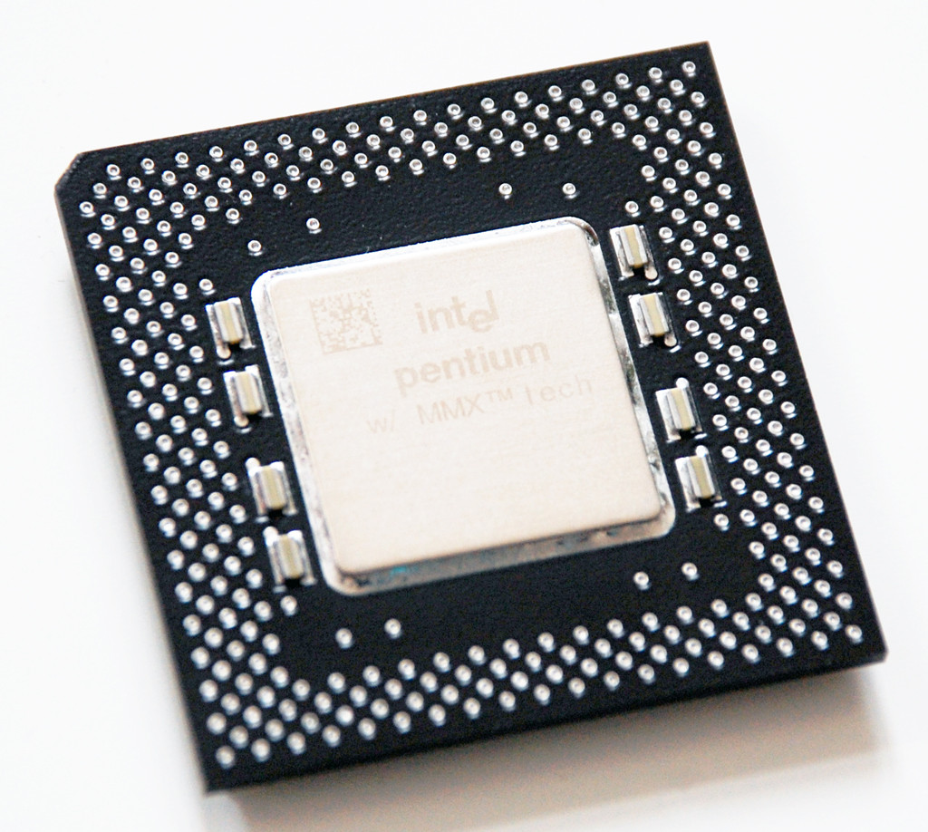 Intel Pentium MMX - CPU MUSEUM - MUSEUM OF MICROPROCESSORS & DIE ...