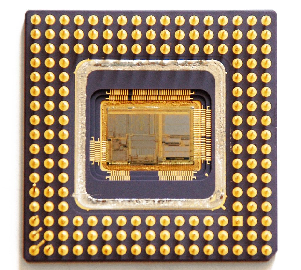 Intel 80860 - CPU MUSEUM - MUSEUM OF MICROPROCESSORS & DIE PHOTOGRAPHY