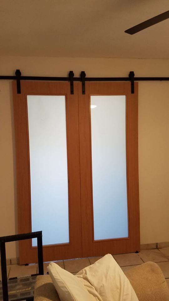Puertas al Estilo Establo / Barn doors - Puertas y Ventanas de Madera ...