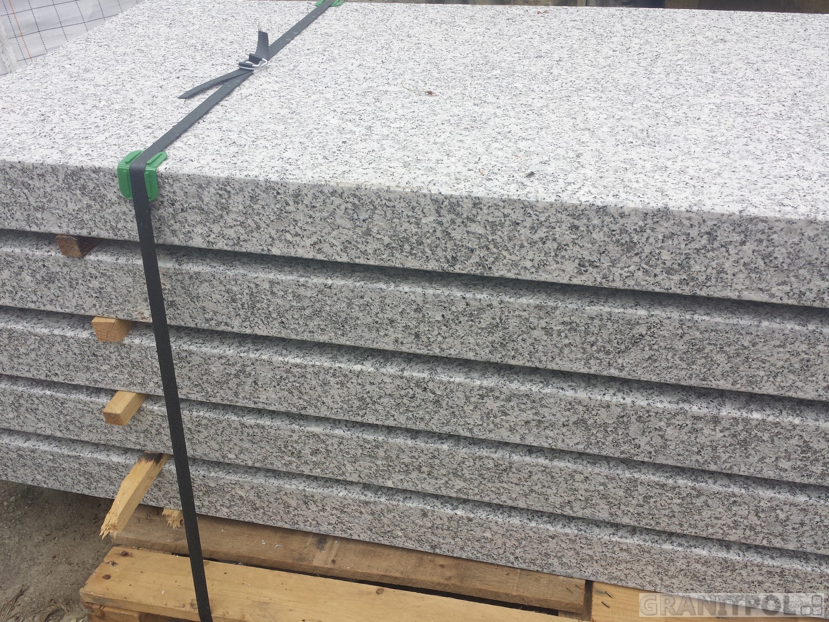 Schöne Granit Randsteine 100x25x6 Bild