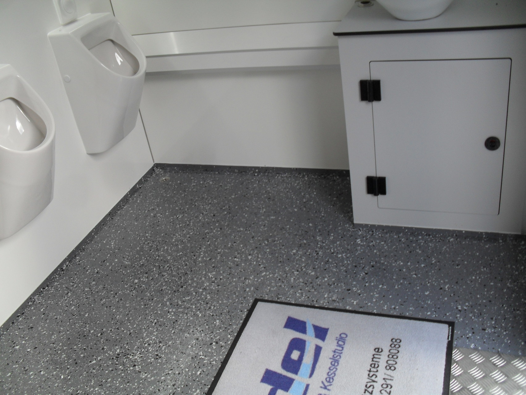 WC Express VIP Toilettenwagen - Luxus Toilettenwagen / Un point ...