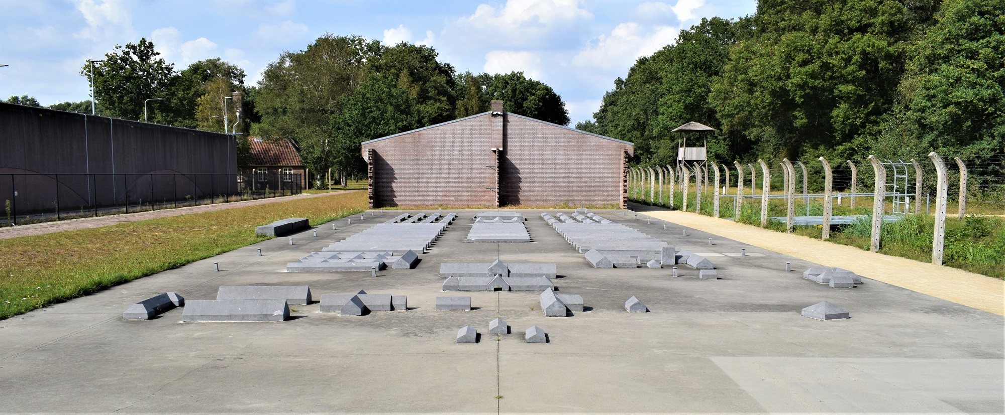 Kamp Vught - Nederlandse boeken en documentatie over concentratiekampen ...
