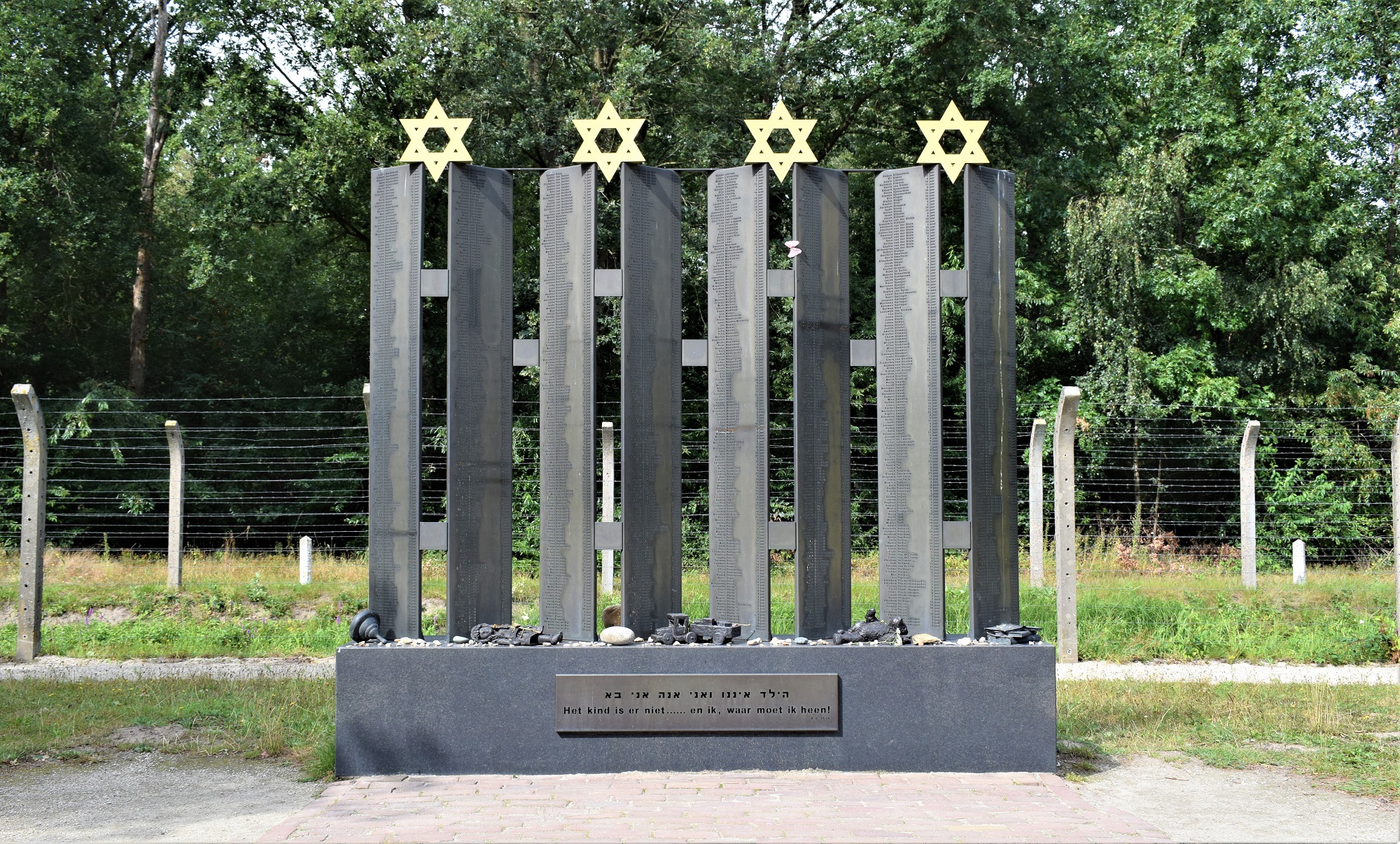 Kamp Vught - Nederlandse boeken en documentatie over concentratiekampen ...