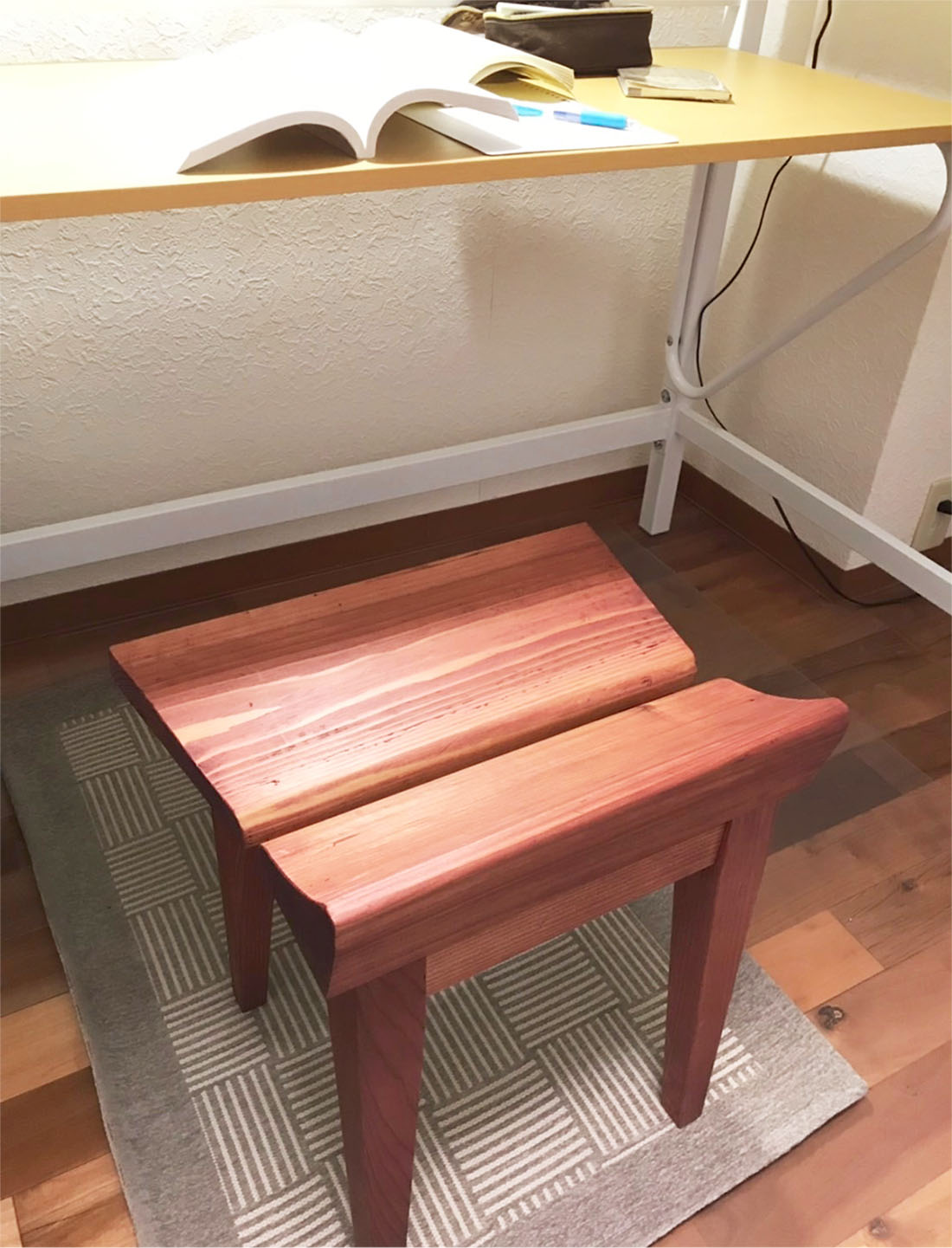 背筋のびのび。 - Sit up stool 背筋が伸びる椅子