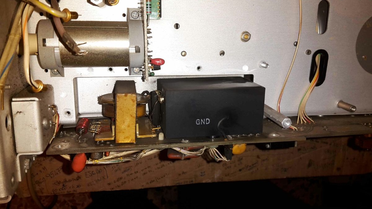 Oscilloscopio Tektronix 465 rottura del moltiplicatore - IZ3KGJ Home Page