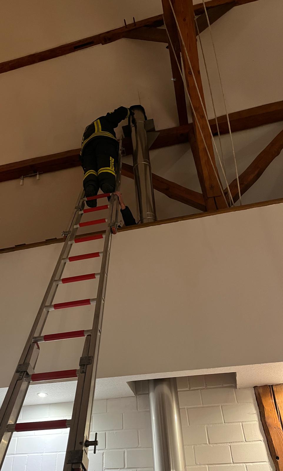 Schornsteinbrand - Feuerwehr Hude