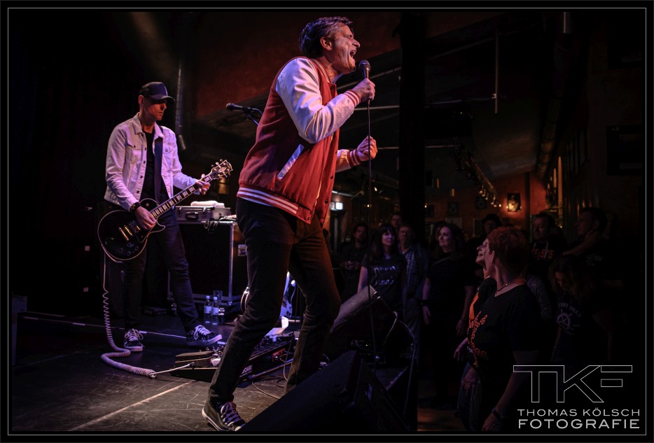 Terry Hoax: Rock im Springen - kultur-kritik