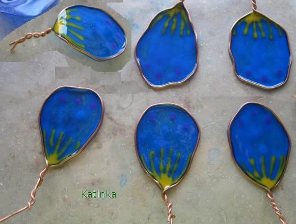 Blaue Blume aus Window Color - Artesania Katinka Duval