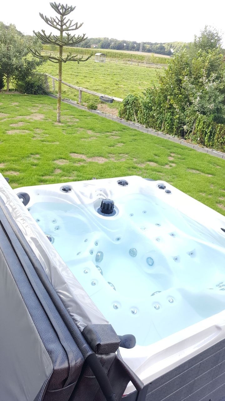 Outdoor Whirlpool - Otte Freizeit Pool- und Wellnessbau.
