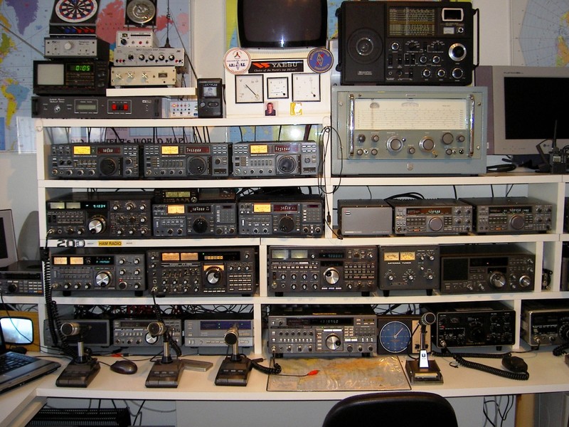 Here some "beautiful" Ham Radio Shack... - iz4hwds jimdo page!