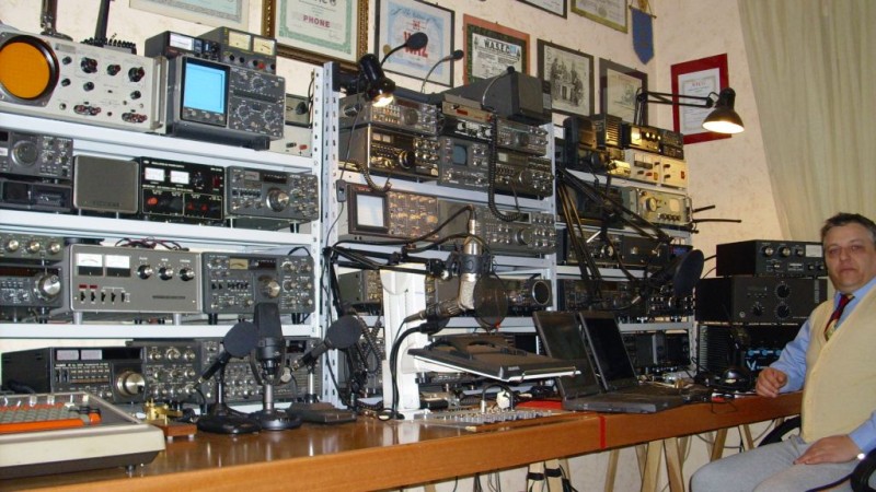 Here some "beautiful" Ham Radio Shack... - iz4hwds jimdo page!