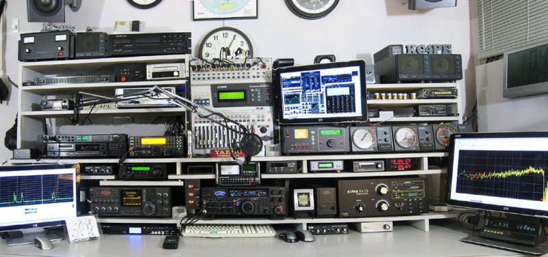 Here some "beautiful" Ham Radio Shack... - iz4hwds jimdo page!